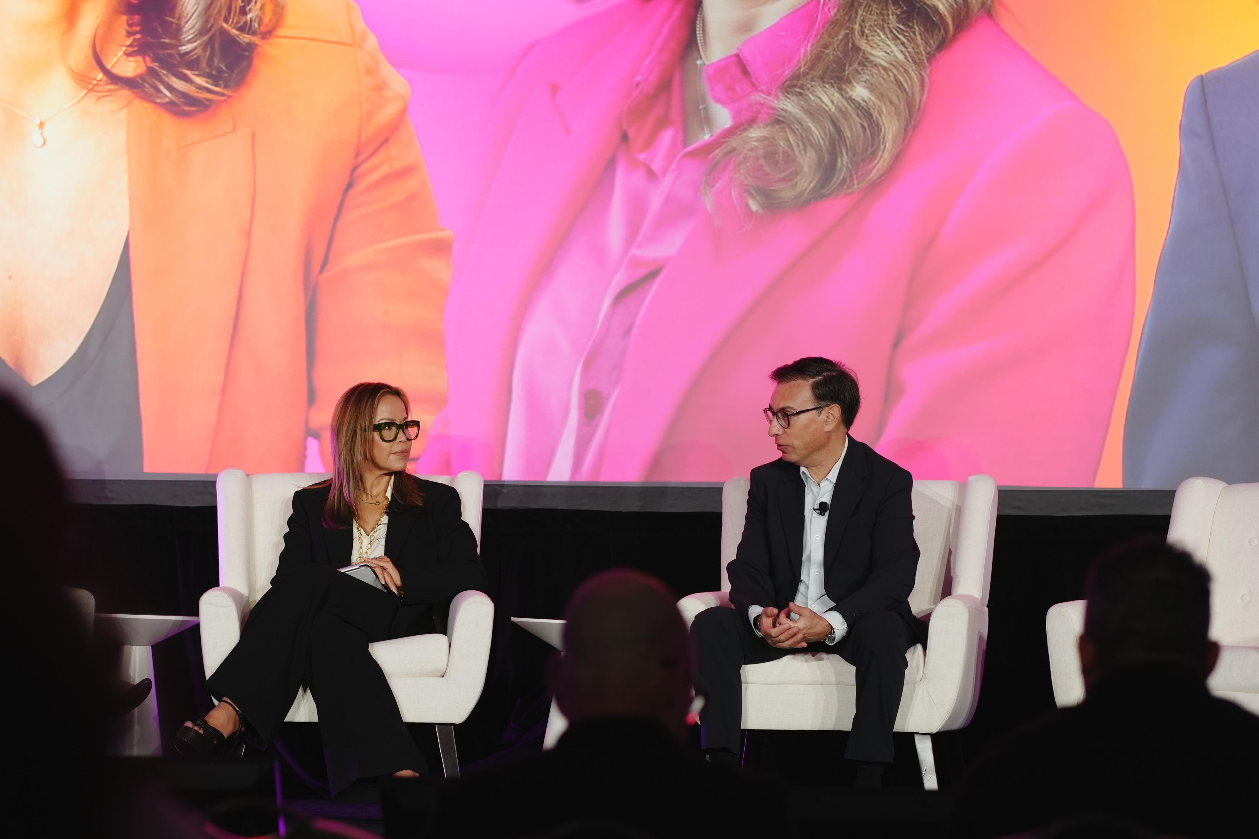 Sergio Asbún, CEO del Banco Económico, destaca en Fintech Americas 2025 con una innovadora ...